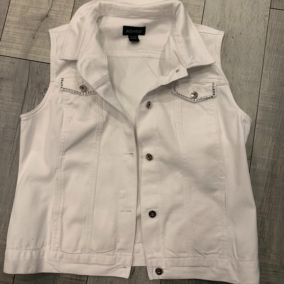 Ashro | Tops | Ashro White Vest Size 4 | Poshmark